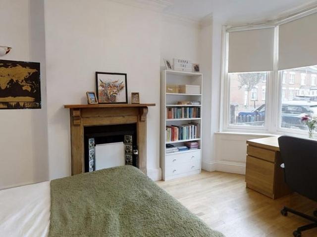2 Bedrooms Left Student House Move in Now!