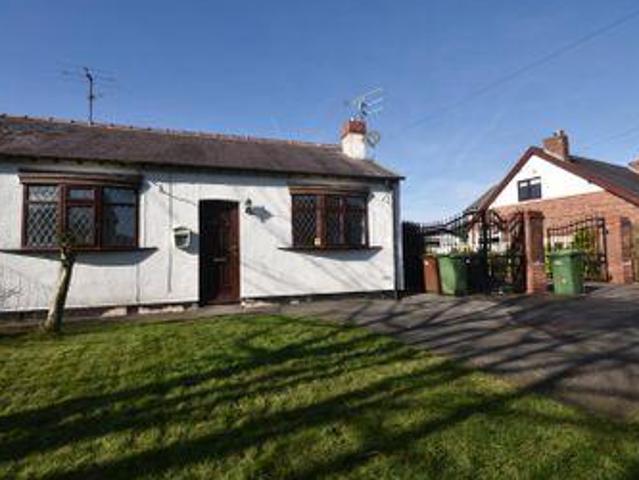 2 Bedrooms Semi detached bungalow for rent in Croft Lane, Bromborough, Wirral CH62
