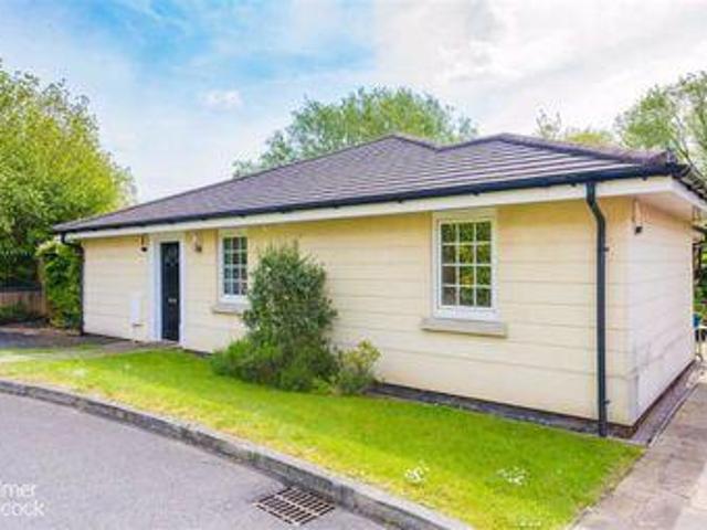 2 Bedrooms Semi detached bungalow for rent in Inglenook Court, Leigh, Lancashire WN7