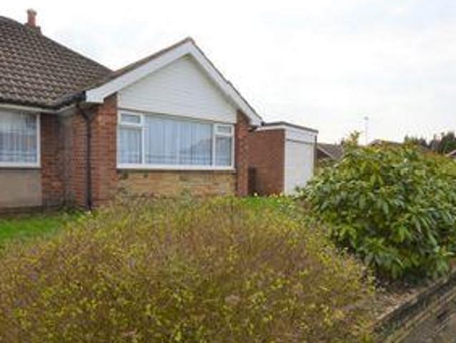 2 Bedrooms Semi detached bungalow for rent in Springmead Drive, Garforth, Leeds LS25