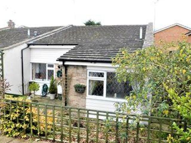 2 Bedrooms Semi detached bungalow for sale in Chalet Hill, Bordon GU35