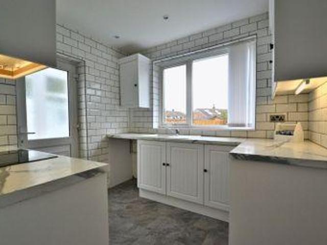 2 Bedrooms Semi detached bungalow for sale in Chelford Drive, Swinton, Manchester M27