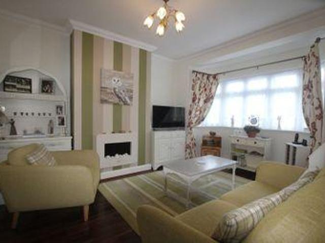 2 Bedrooms Semi detached bungalow for sale in Aragon Close, Southend On Sea SS2