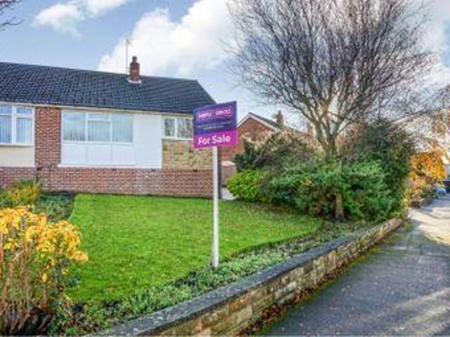 2 Bedrooms Semi detached bungalow for sale in Beecroft Crescent, Leeds LS13