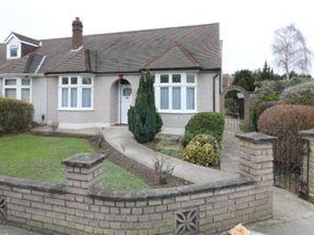 2 Bedrooms Semi detached bungalow for sale in Goodmayes Lane, Ilford, Essex IG3