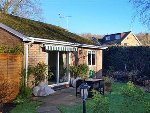 2 Bedrooms Semi detached bungalow for sale in Fields End, New Road, Penn HP10