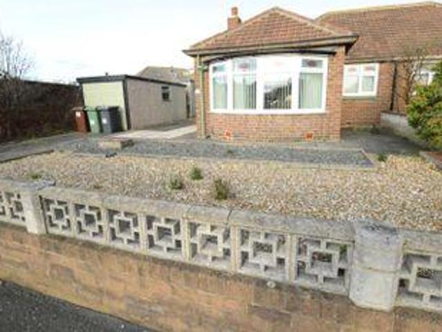 2 Bedrooms Semi detached bungalow for sale in Kennerleigh Avenue, Leeds, West Yorkshire LS15
