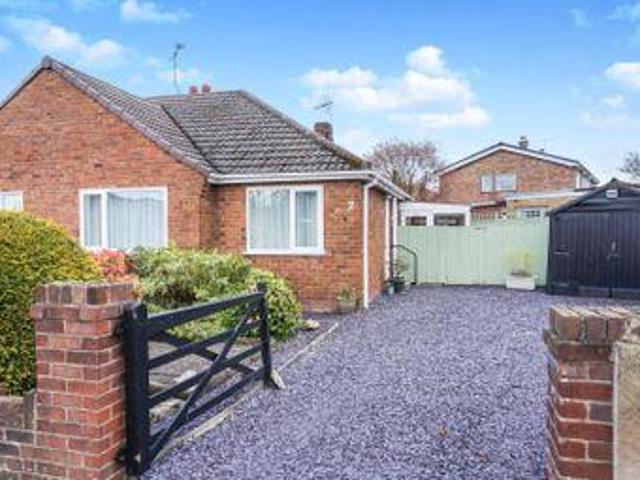 2 Bedrooms Semi detached bungalow for sale in Keswick Close, Chester CH2