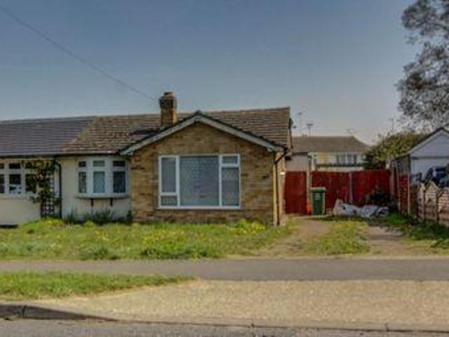 2 Bedrooms Semi detached bungalow for sale in Highcliffe Road, Wickford SS11