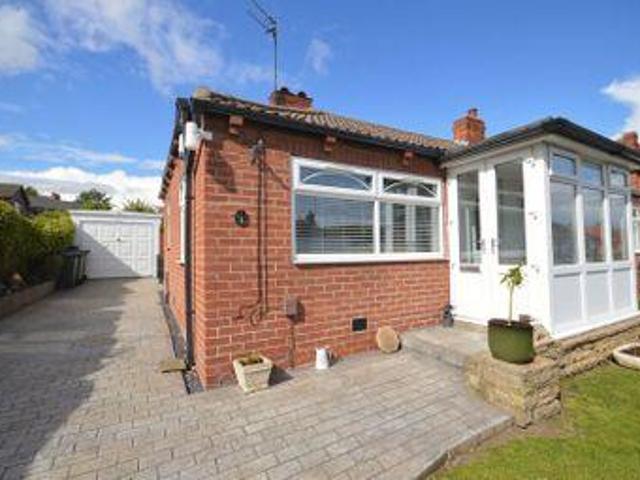 2 Bedrooms Semi detached bungalow for sale in Jean Avenue, Leeds LS15