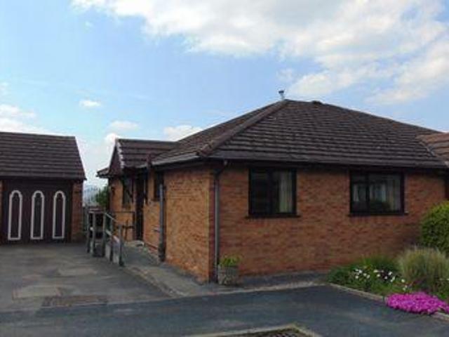 2 Bedrooms Semi detached bungalow for sale in Oakwood Close, Burnley, Lancashire BB10