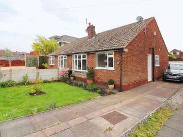 2 Bedrooms Semi detached bungalow for sale in Moss Lane, Wardley, Swinton M27