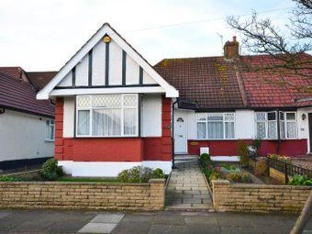 2 Bedrooms Semi detached bungalow for sale in Milton Avenue, Barnet EN5