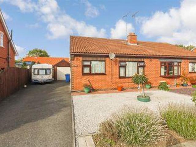 2 Bedrooms Semi detached bungalow for sale in Sylvan Lea, Driffield YO25