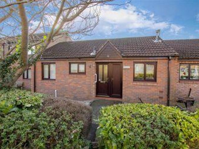 2 Bedrooms Semi detached bungalow for sale in Peakes Croft, Bawtry, Doncaster DN10