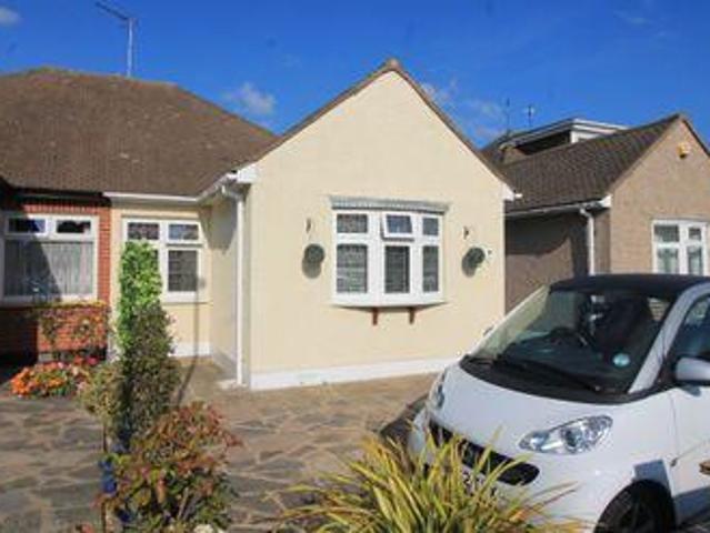 2 Bedrooms Semi detached bungalow for sale in Purland Close, Dagenham, Essex RM8