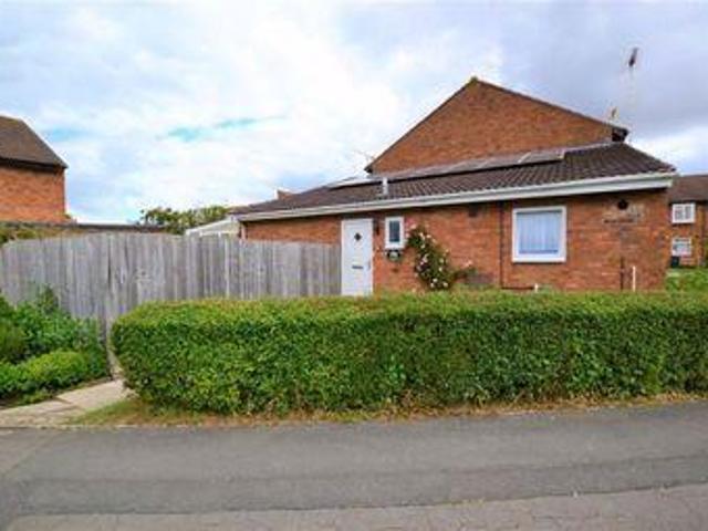 2 Bedrooms Semi detached bungalow for sale in Worsley Road, Freshbrook, Swindon SN5