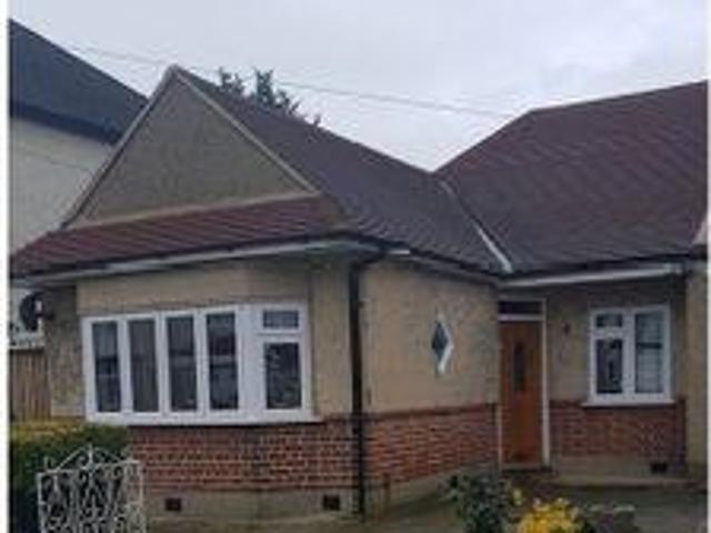 2 Bedrooms Semi detached bungalow for sale in Walsingham Road, Southend On Sea SS2