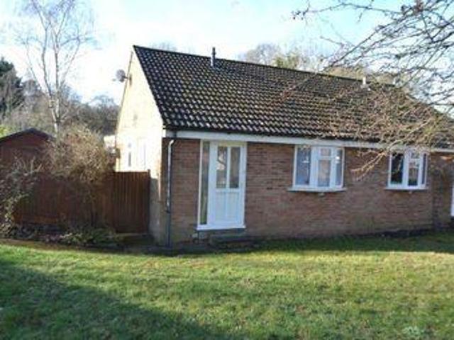2 Bedrooms Semi detached bungalow for sale in Wellington Avenue, Whitehill GU35