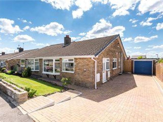 2 Bedrooms Semi detached bungalow for sale in Wharfedale Rise, Tingley, Wakefield, West Yorkshire WF3