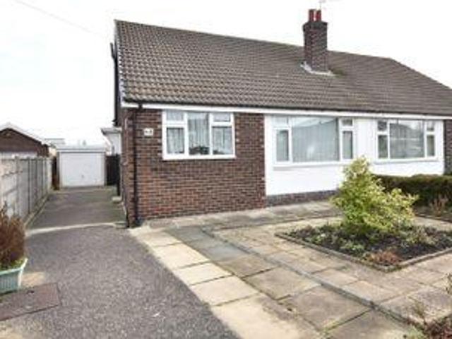 2 Bedrooms Semi detached bungalow for sale in Whinmoor Crescent, Leeds, West Yorkshire LS14