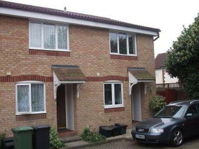 2 Bedrooms Semi detached house for rent in Carlbury Close, St Albans AL1