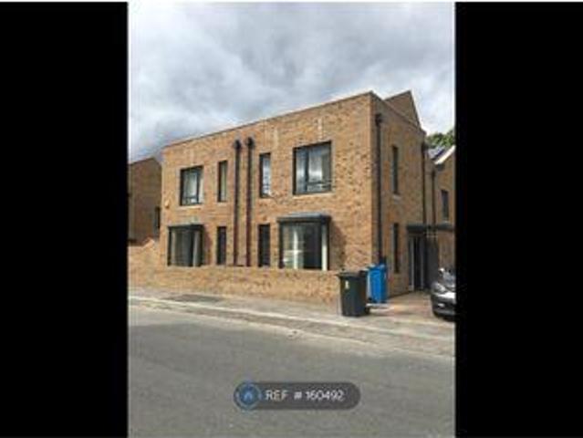 2 Bedrooms Semi detached house for rent in Castle Croft Drive, Sheffield S2