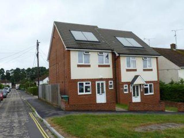 2 Bedrooms Semi detached house for rent in Chalet Hill, Bordon GU35