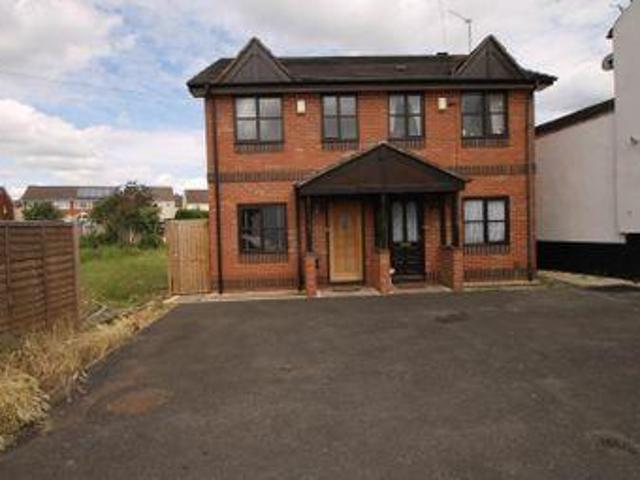 2 Bedrooms Semi detached house for rent in Attwood Street, Halesowen, West Midlands B63