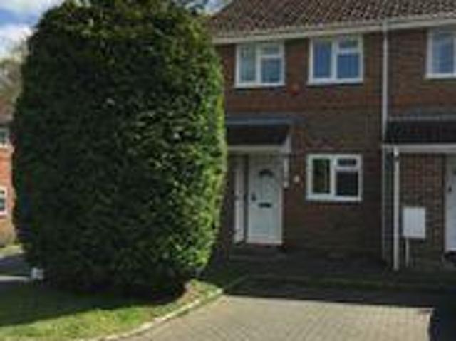 2 Bedrooms Semi detached house for rent in Barnett Lane, Lightwater GU18
