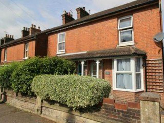 2 Bedrooms Semi detached house for rent in Barrington Road, Horsham RH13