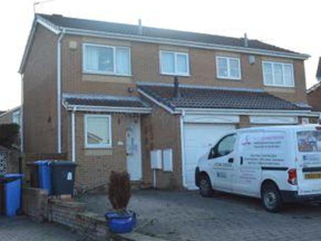 2 Bedrooms Semi detached house for rent in Beechfern Close, High Green, Sheffield S35