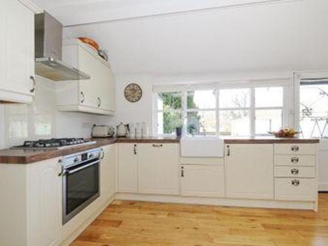 2 Bedrooms Semi detached house for rent in Bramley Road, Oakwood N14