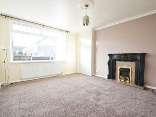 2 Bedrooms Semi detached house for rent in Broom Road, Belle Isle, Leeds LS10