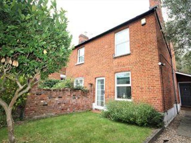2 Bedrooms Semi detached house for rent in Broomhall Road, Horsell, Woking GU21