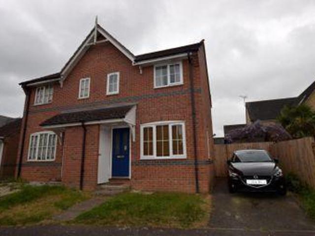 2 Bedrooms Semi detached house for rent in Grayling Close, Braintree, Essex CM7
