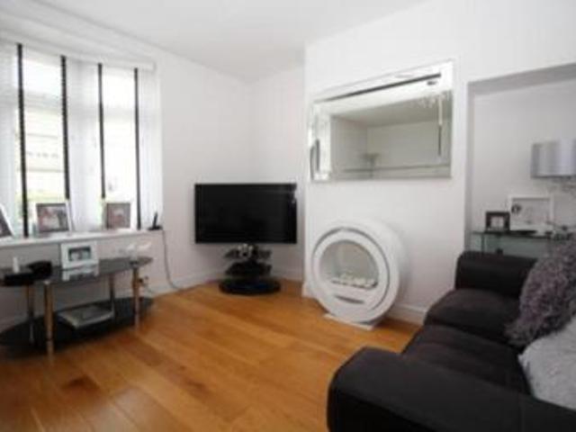2 Bedrooms Semi detached house for rent in Davington Road, Dagenham RM8
