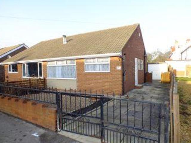 2 Bedrooms Semi detached house for rent in Fearnville Road, Leeds, West Yorkshire LS8