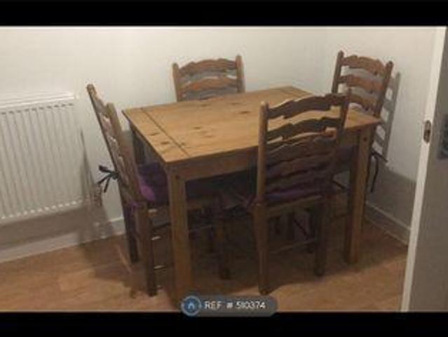 2 Bedrooms Semi detached house for rent in Hawfinch Road, Gloucester GL2