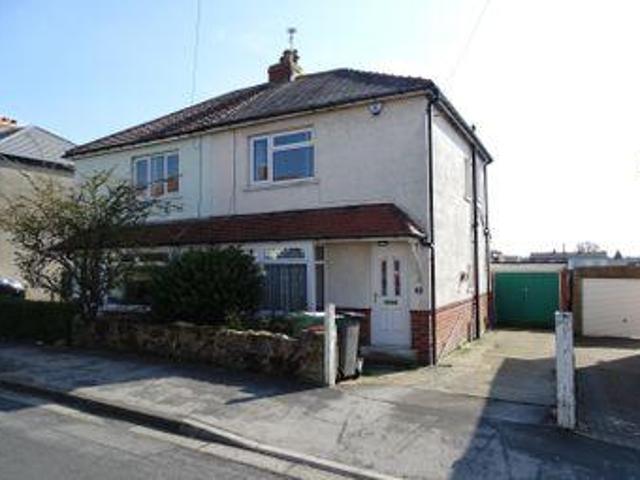 2 Bedrooms Semi detached house for rent in Hawthorn Drive, Yeadon, Leeds LS19