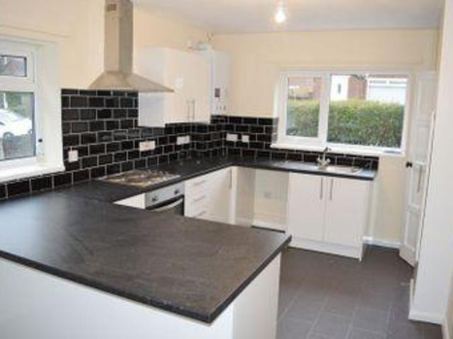 2 Bedrooms Semi detached house for rent in Hickenfield Road, Hyde SK14