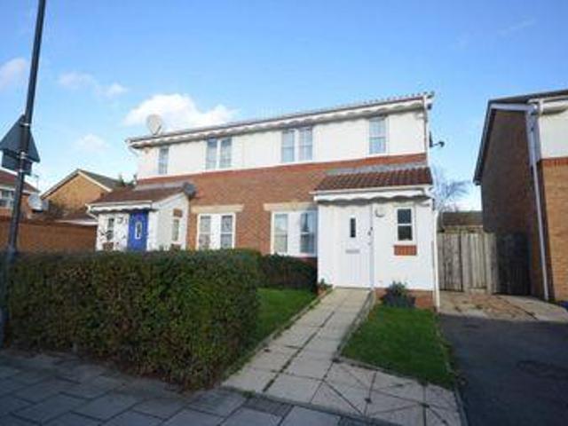2 Bedrooms Semi detached house for rent in Hutchins Road, London SE28