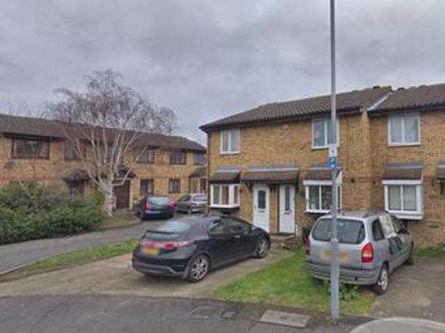 2 Bedrooms Semi detached house for rent in Overston Drive, Ilford RM6