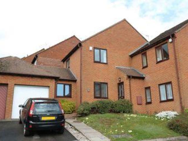 2 Bedrooms Semi detached house for rent in Maitland Drive, High Wycombe HP13
