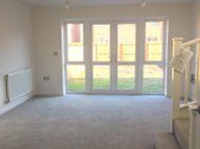 2 Bedrooms Semi detached house for rent in Mannering Street, Manchester M18