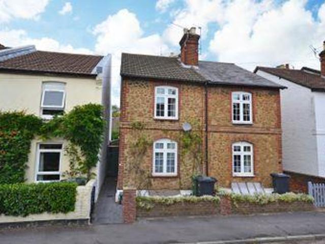 2 Bedrooms Semi detached house for rent in Markenfield Road, Guildford GU1