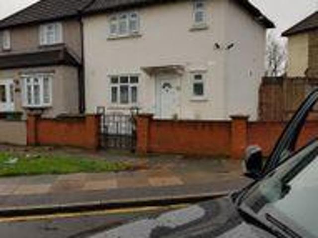 2 Bedrooms Semi detached house for rent in Meadow Road, Barking IG11