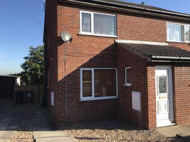 2 Bedrooms Semi detached house for rent in Middlecroft Close, Leeds LS10