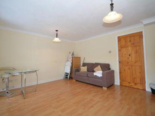 2 Bedrooms Semi detached house for rent in Milborne Street, Hackney / Homerton E9