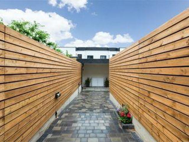 2 Bedrooms Semi detached house for rent in Napier Road, London E11